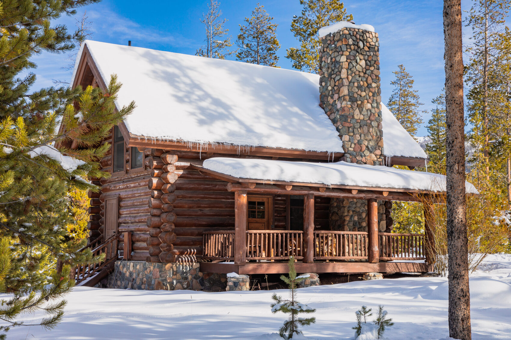 Log Cabin Mountain Vacation Rentals | Devil's Thumb Ranch